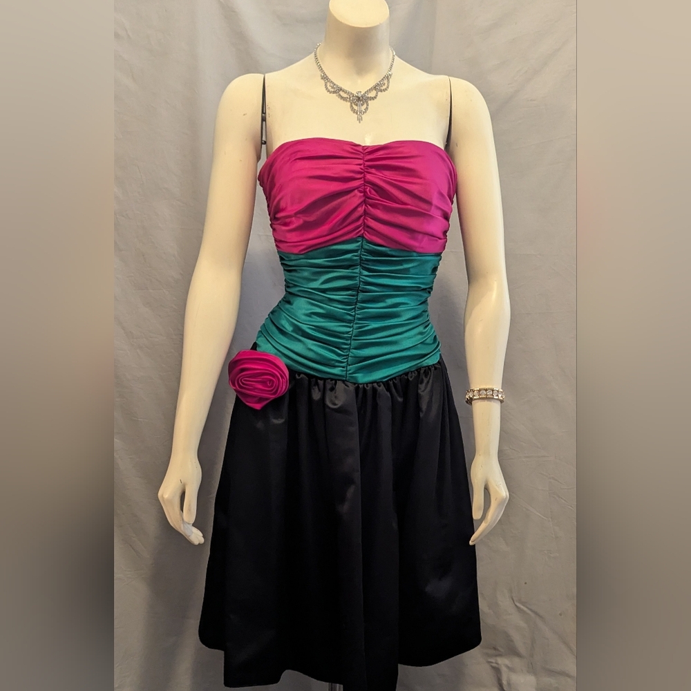 Killer 1980s Flirty Ruched Satin Short Strapless Prom… - Gem